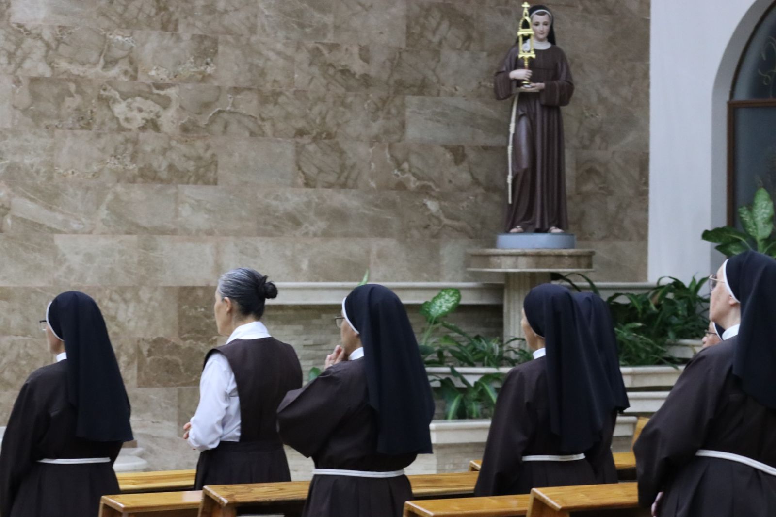 ¡Hermanas Clarisas oran por el IEC 2024! - IEC 2024